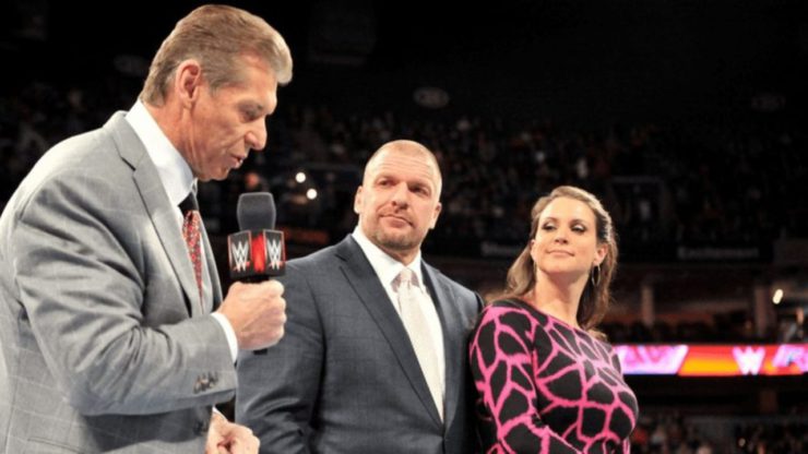 Vince McMahon Stephanie McMahon y Triple H vendieron 1.5 millones en acciones de WWE