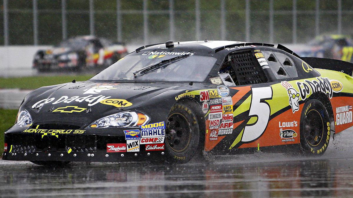 'Wrecks to Squeegees': Watch the Top Moments in the Rain From NASCAR ...