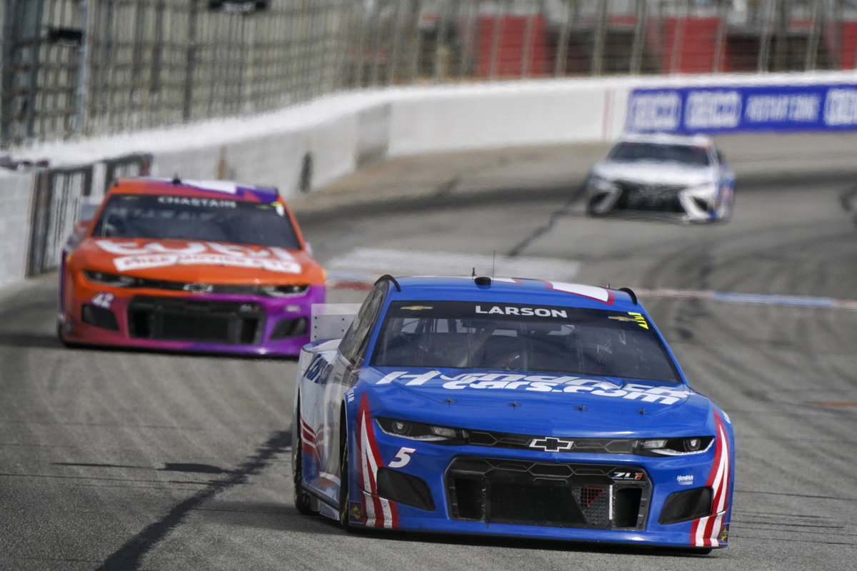 NASCAR Heroics: When a Journalist’s Selflessness Saved a Driver’s Life ...