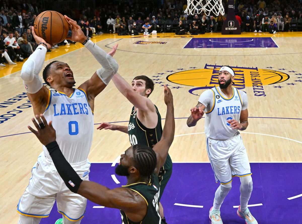 “This Front Office Is an Embarrassment to Sports”: Lakers Fans Hide in ...