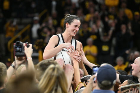 Caitlin Clark Continues to Thrill Iowa Fans at ESPY Awards Amid ROTY ...