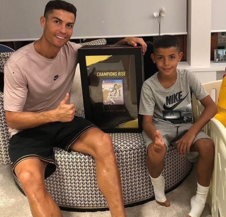 Cristiano Ronaldo Shows Off Priceless Nike Trainers With 24k Gold ...