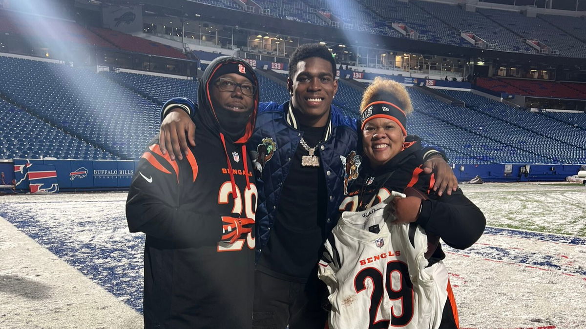 Who Are Cam Taylor-Britt’s Parents? All About His Father Darrell Britt ...