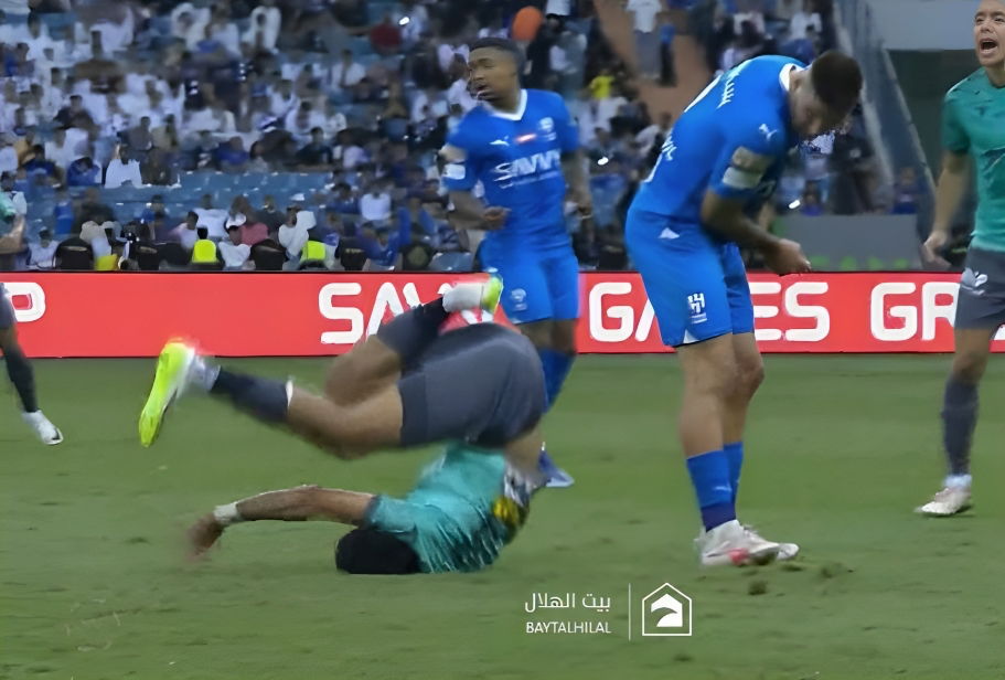 Rival’s Neck-Breaking Fall Mars Al Hilal Win in Injured Neymar’s ...