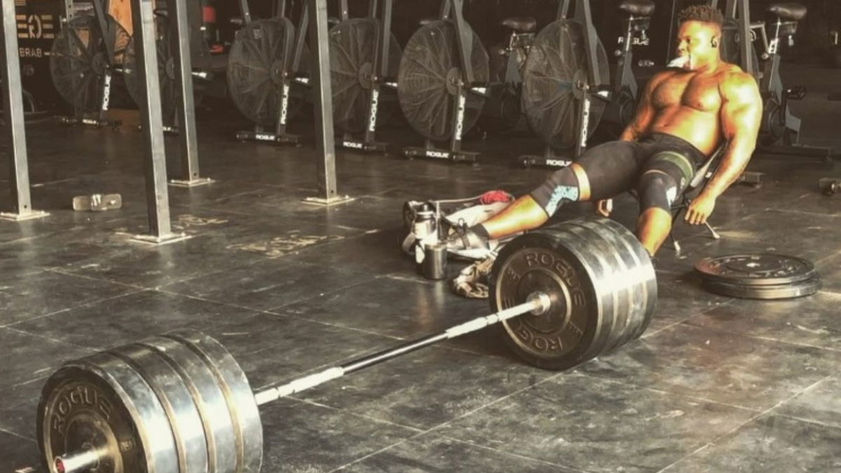 “Hobbled My Happy A** to the ER”: Bodybuilder Attempting Six Plate ...