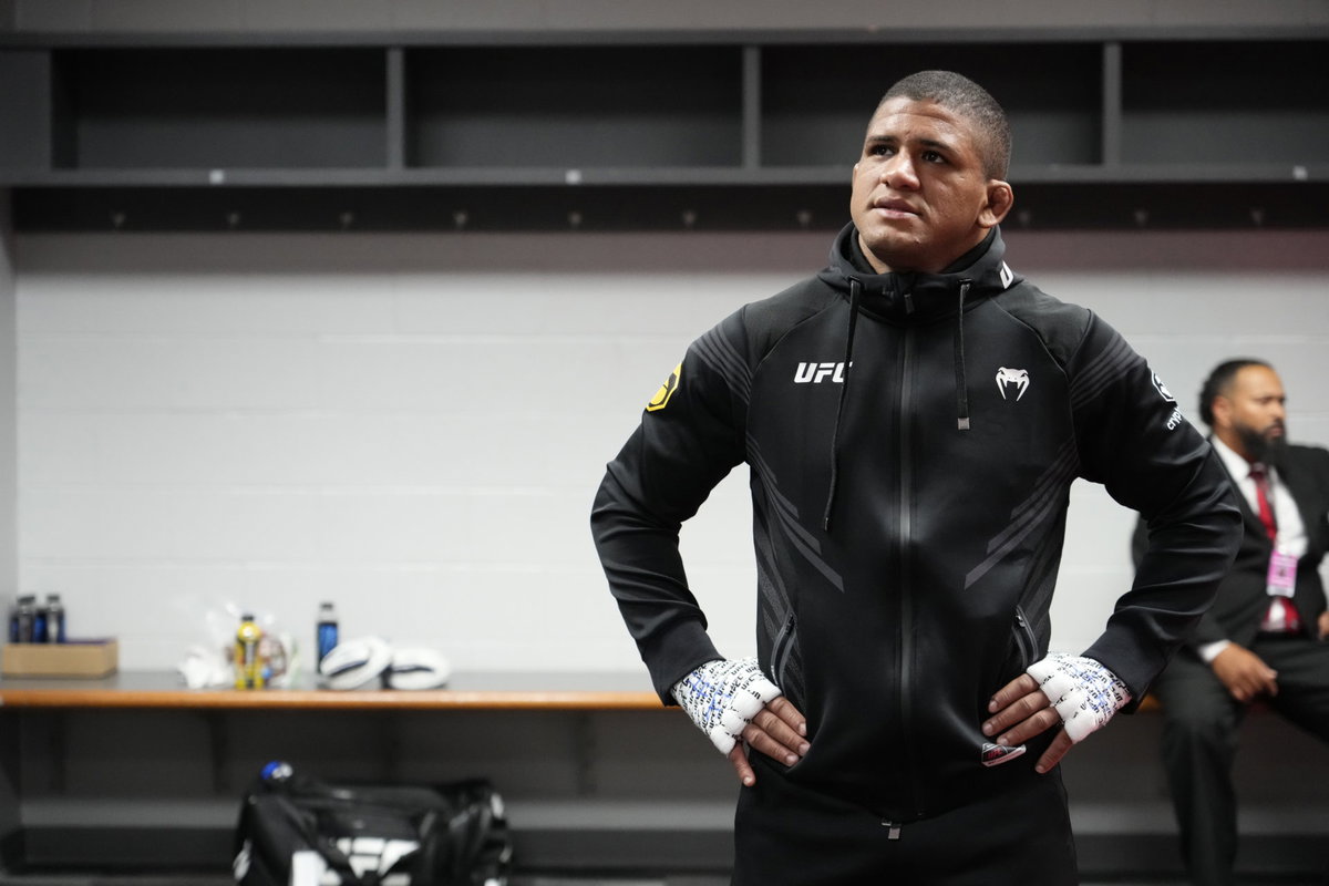 Gilbert Burns Injury: Surgery, Rehab, and All About the Shoulder Issues ...