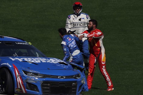 Do NASCAR Drivers Poop & Pee in Their Suits? - EssentiallySports