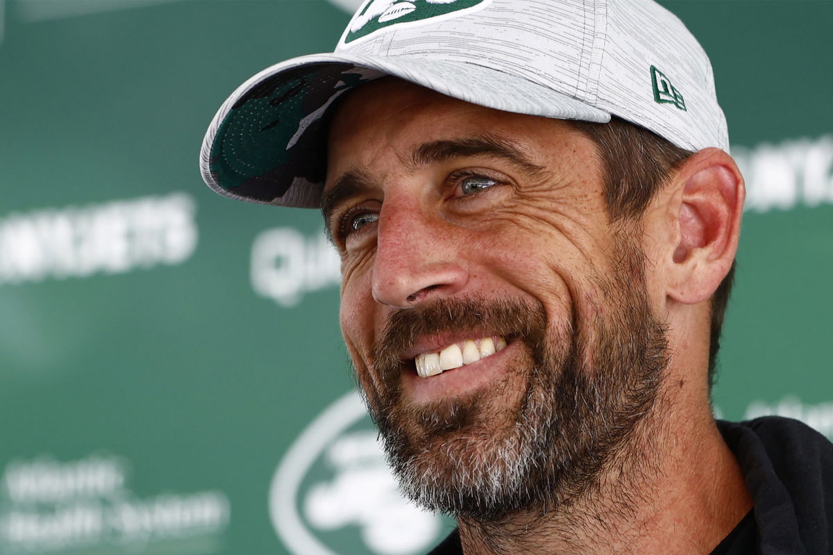 Aaron Rodgers Quashes Rift Rumors With Jets Teammate as QB Shows ...
