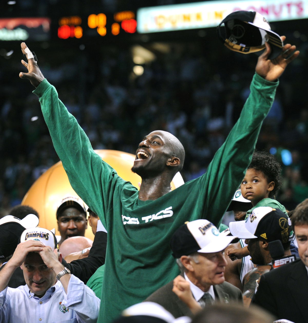 Once Kicked Out for Going Shirtless in Public, Kevin Garnett Devotee Showed Old Habits Die Hard ...