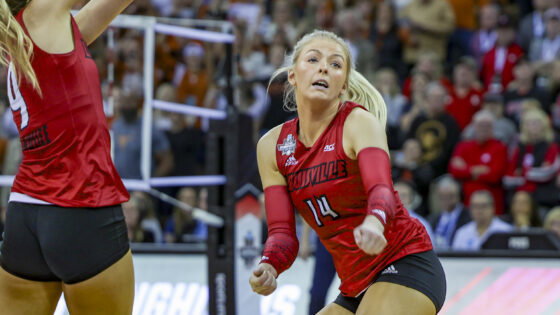 Louisville Volleyball Coach Opens Up on Anna DeBeer’s Cruel Injury and ...