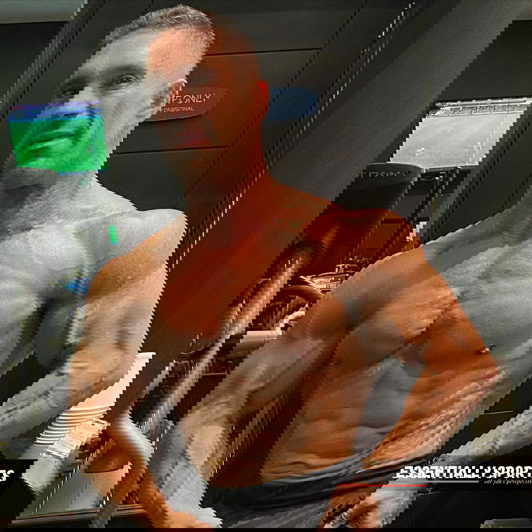 “Why the Fu*k Would You Upload This?”: IFBB Pro Critically Analyzing ...