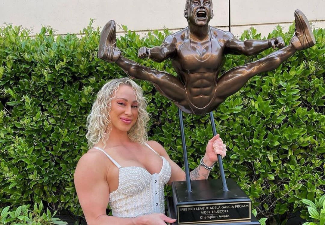 “Worst Trophy I’ve Ever Seen”: Bodybuilding World Disgusted Over “Cringe” Trophy Design, Calls ...