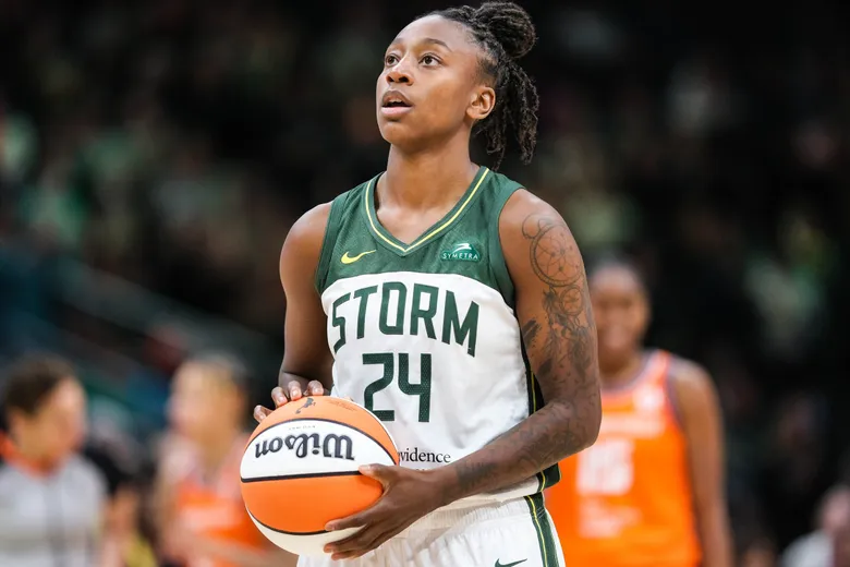 Jewell Loyd Fights Through Smack in the Face and Black Eye From Fever ...