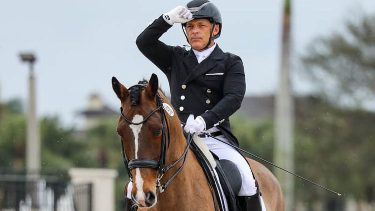 Despite Not Sitting on a Horse for 33 Years, Equestrian Comes Back to ...