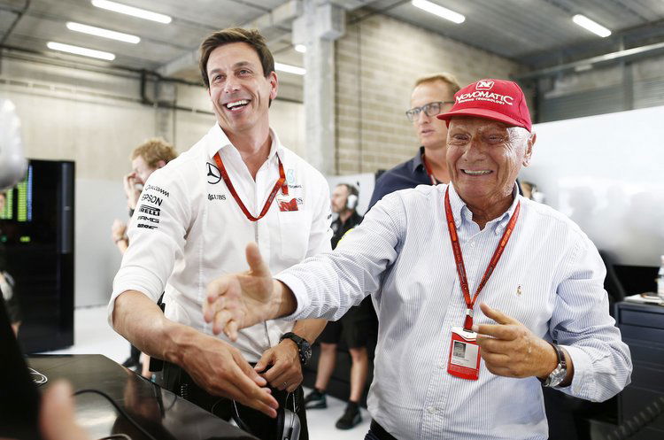 Mercedes Salute Missing Niki Lauda Using Iconic Red Cap - EssentiallySports