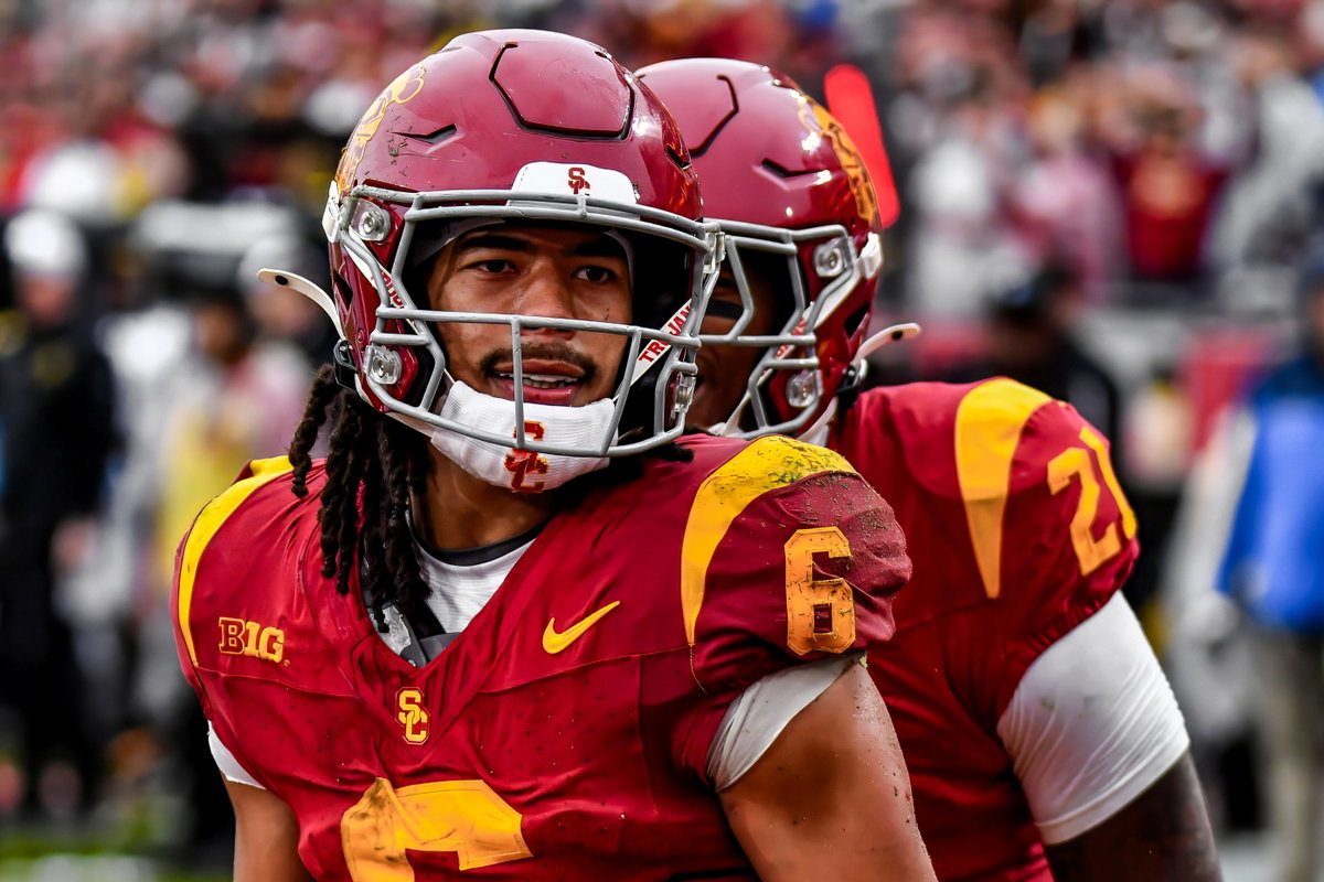 $330M QB Named Perfect Fit for Makai Lemon as Biletnikoff Winner Makes ...