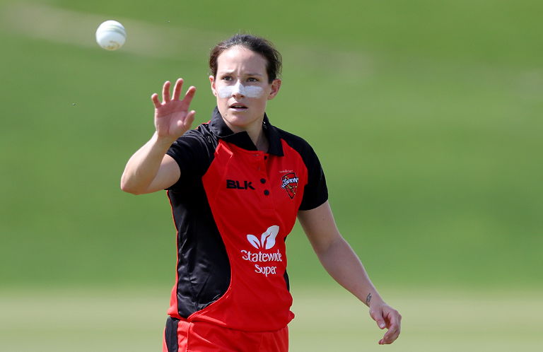 Megan Schutt Bowls an Absolute Beauty Against Queensland Fire ...