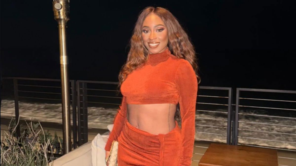 Who Is Singing the National Anthem at Steelers vs Texans? Life, Net ...