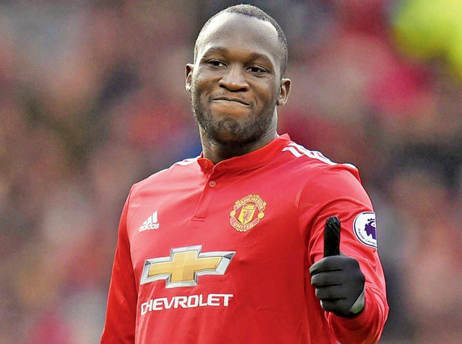 Lukaku Back at Old Trafford to Resume Training - EssentiallySports