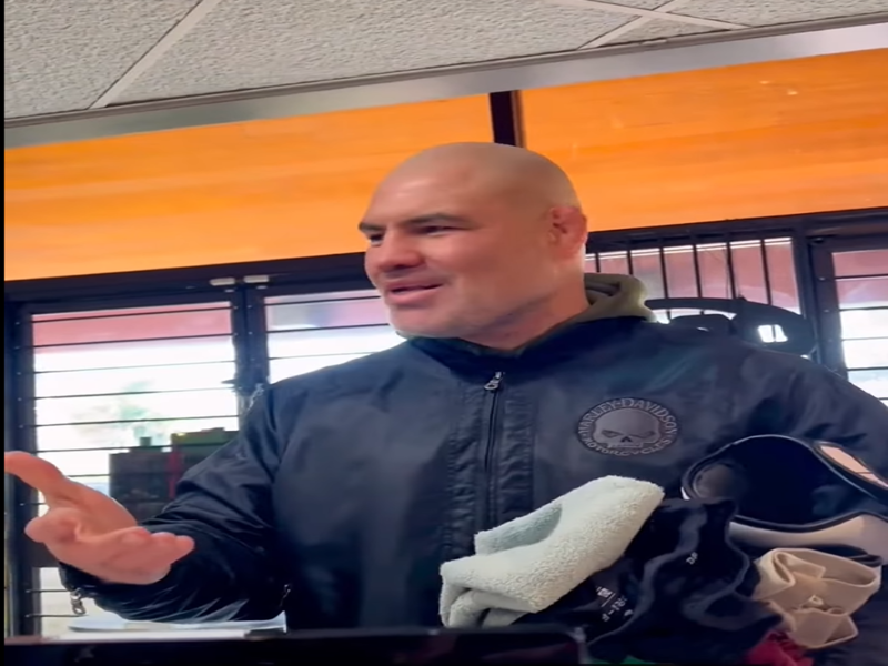 Watch: Coach Pulls Cain Velasquez’s Leg After Former UFC HW Champion ...