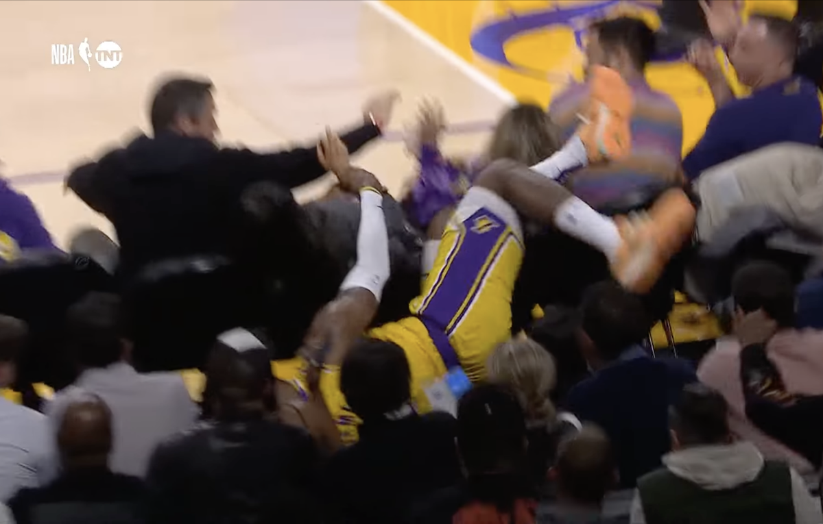 Fans Go Berserk as 38-Year-Old LeBron James Turns to “LeSimone Biles ...