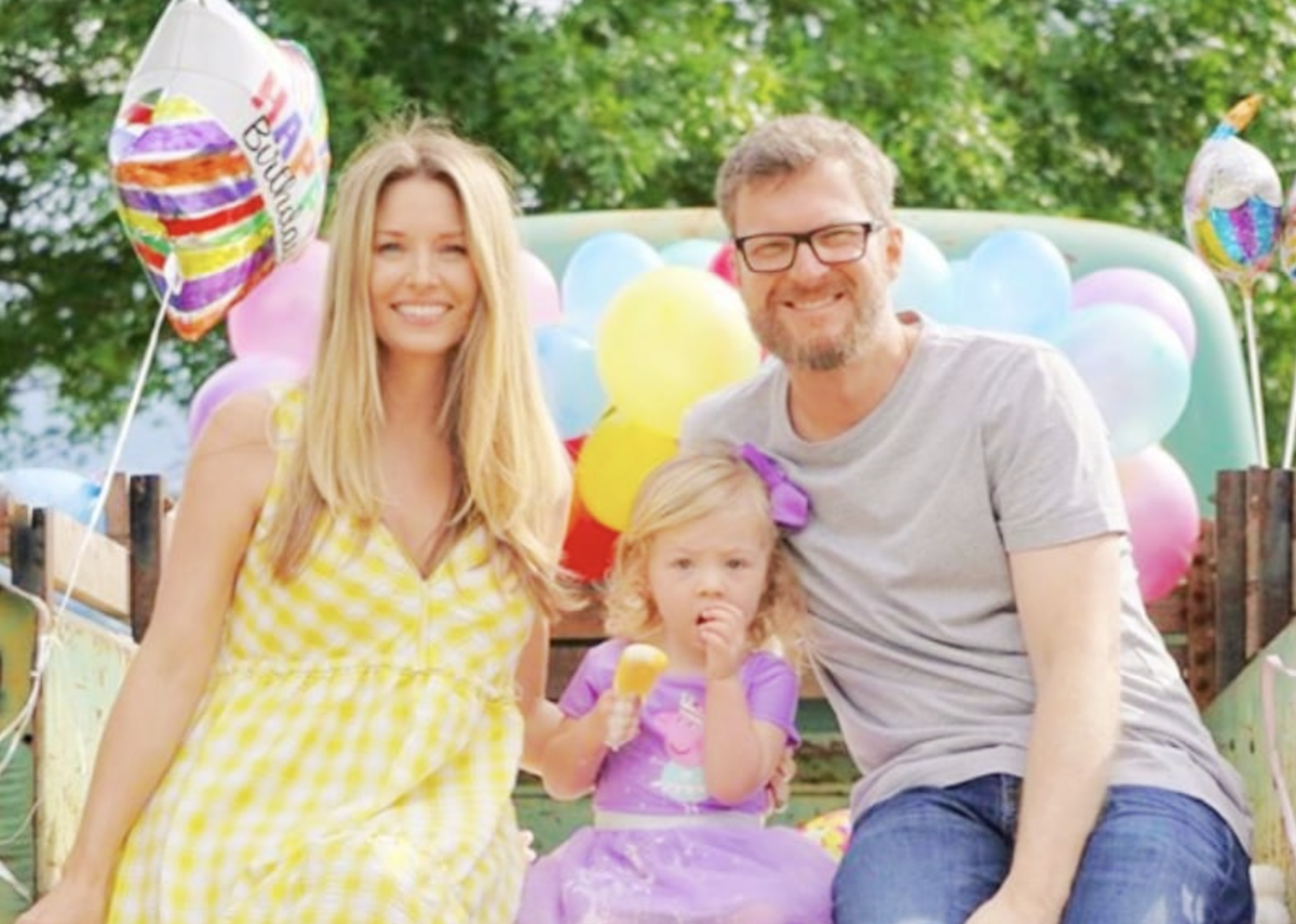 Sister Kelley & NASCAR World Awestruck Over Dale Earnhardt Jr Being ...