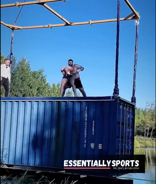 Video: A New Form of Boxing Contest in the Middle of Water on Container ...