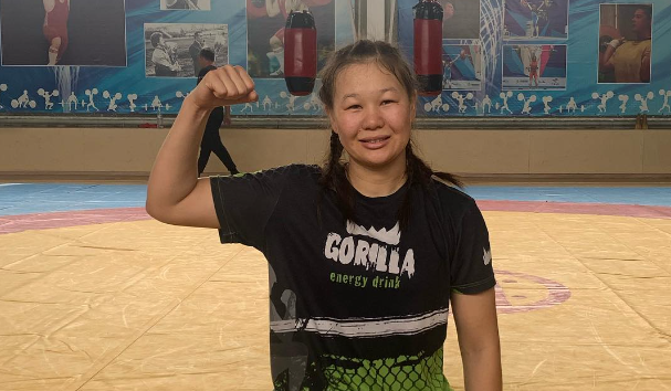 Meet Sora Rakhmonova, Sister of UFC Star Shavkat: Age, Record, MMA ...