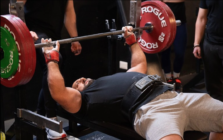 Mind-Numbing 1080 Lbs Squat by Powerlifting Record Holder Breaks the ...