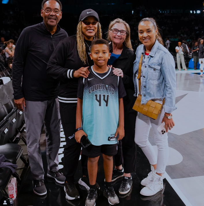 Derek Jeter’s Sister Channels Prophetic Powers Swaying New York in ...