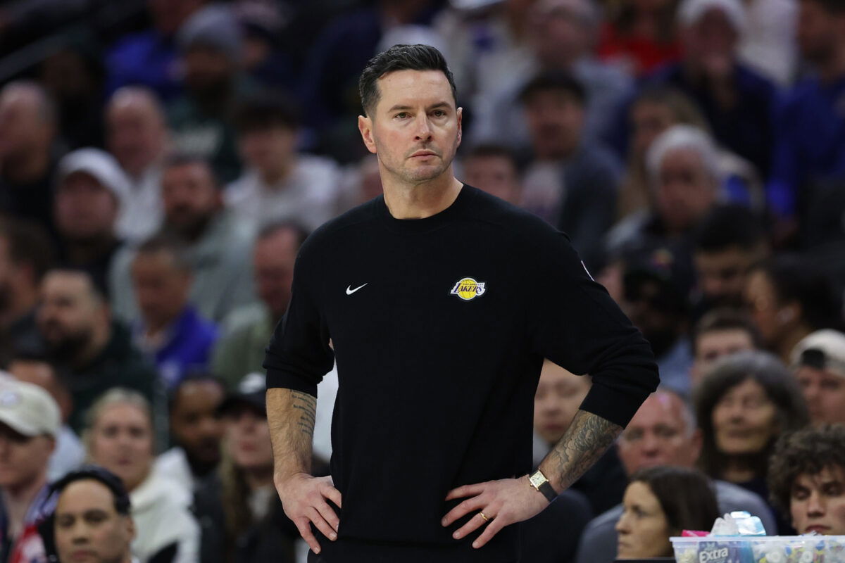 JJ Redick Makes 'Uncomfortable' Statement Aimed At Lakers Locker Room ...