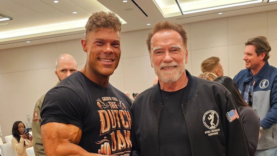 “Old Arnold With New Arnold”: Bodybuilding Community Reacts as Classic ...