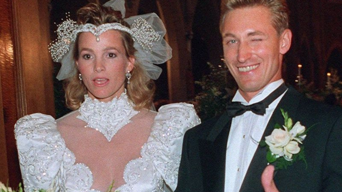 Wayne Gretzky, Showed He’s Goat on Ice but Melts on Field as the NHL ...