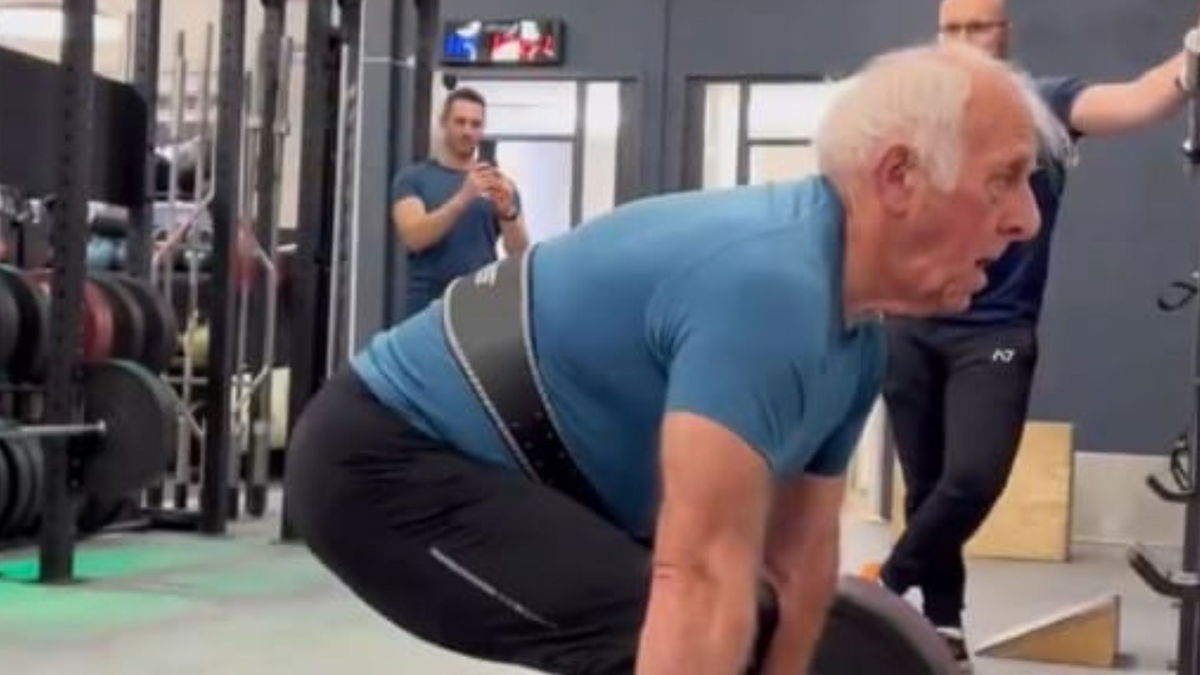 Motivated by His Wife’s Love, Bodybuilder Grandpa Deadlifts Mind ...
