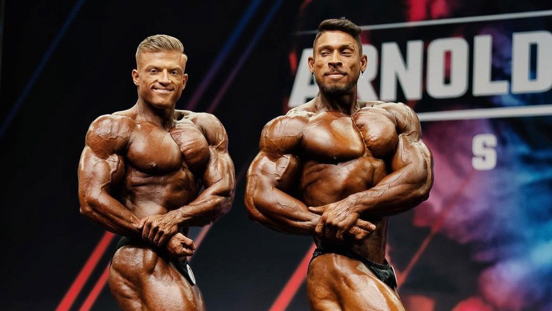 Crowd Declares Urs Kalecinski Future Champ During Guest Posing ...