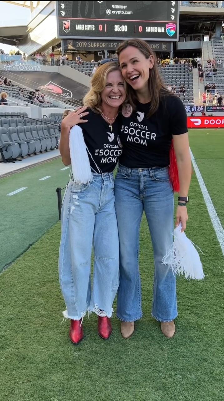 “Soccer or Whatever the Heck We Call It” – Hollywood Beauty Jennifer ...