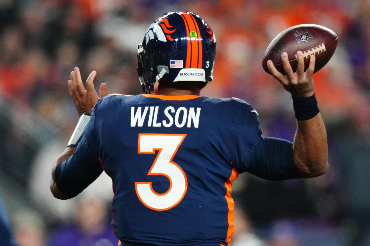 “The Chills That You Get”: Russell Wilson Snubs Ghosts of Past Season ...