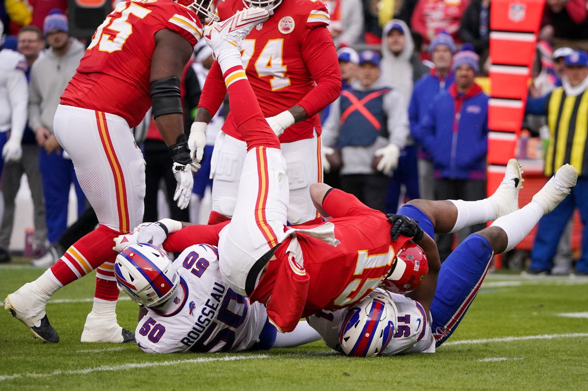 WATCH - Bills' Defender Pulls Patrick Mahomes Helmet off his Head But ...
