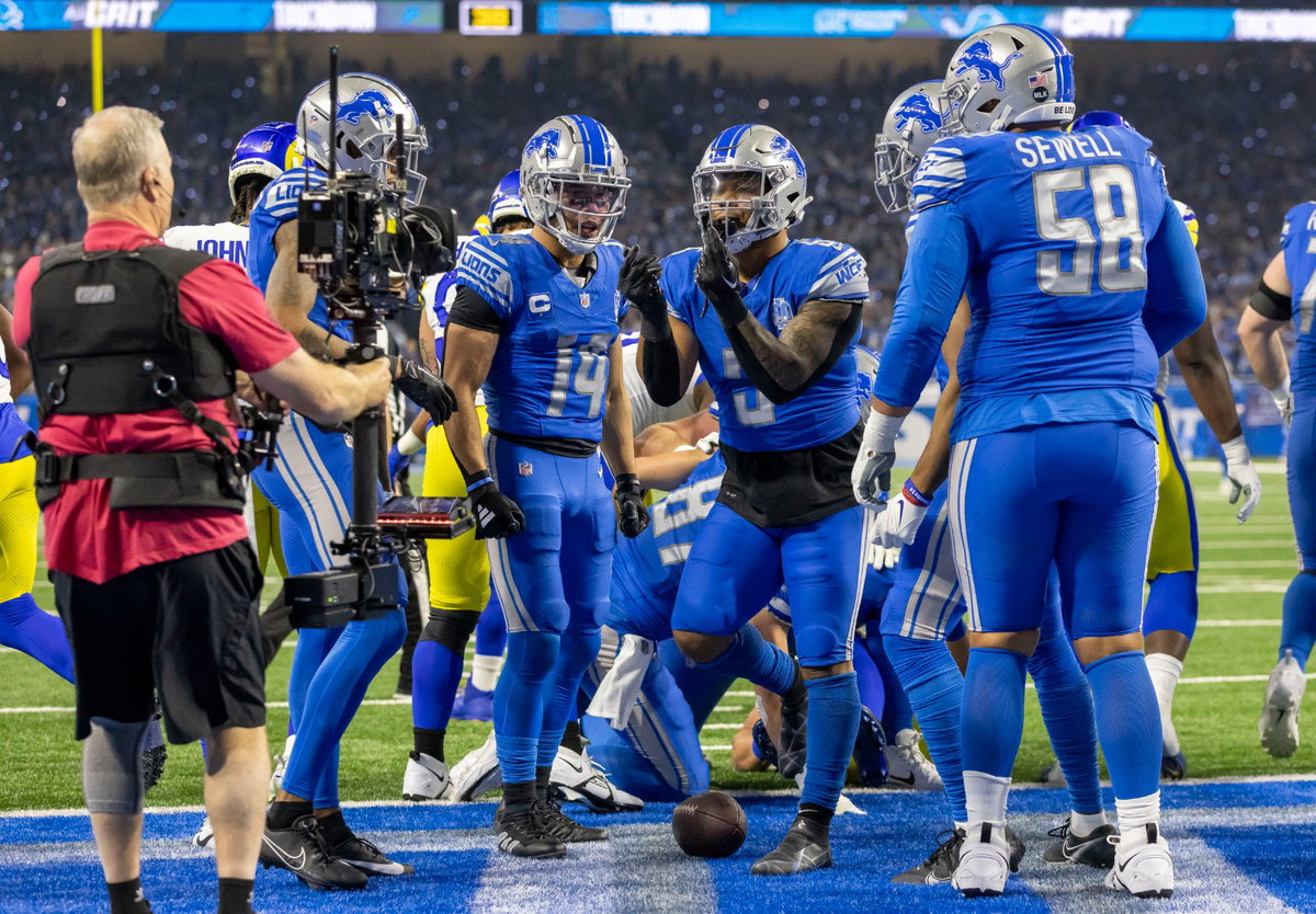 Detroit Fans Moved to Tears as the Lions Win Their First Playoff Game ...