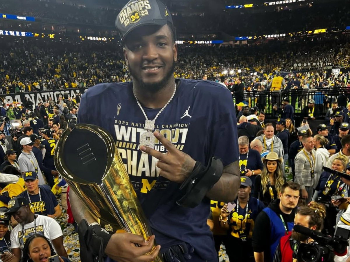 Who Are Derrick Moore’s Parents? Meet the Family of Michigan LB ...
