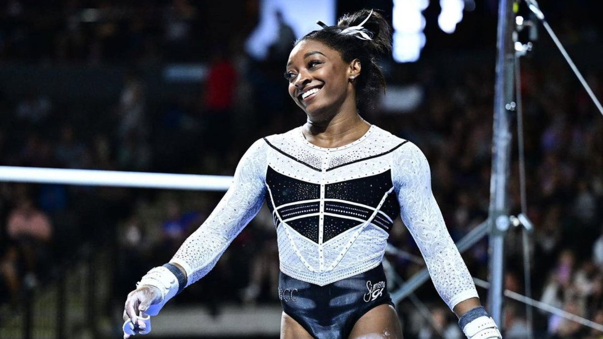 Simone Biles’ Sister Has the Most Bizzare Reaction for Her Gymnastics ...