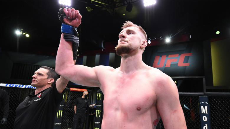 UFC Heavyweight Alexander Volkov Makes His Octagon Return at UFC 267 in ...
