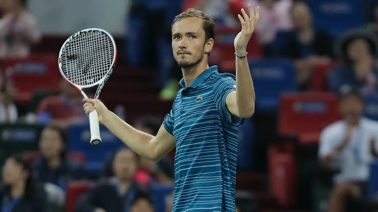 WATCH: Daniil Medvedev Gets Point Penalty and Hits Umpire's Chair in ...