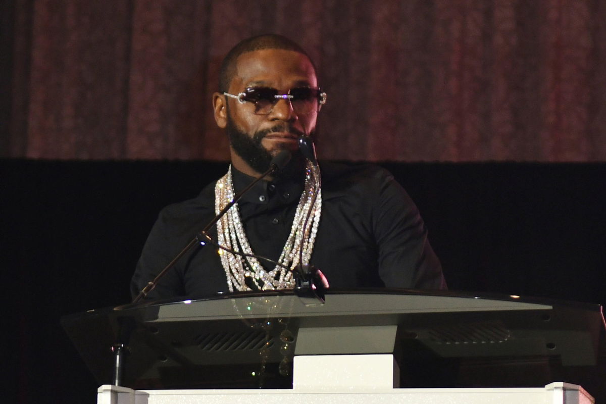 Floyd Mayweather Jr Flash $325, 000 Time Piece - EssentiallySports