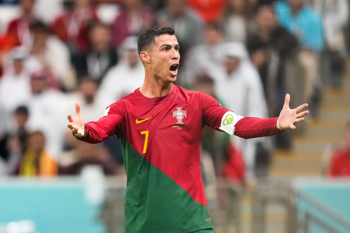 “F**k You”- Angry Cristiano Ronaldo Confronts Referee With Ugly Gesture ...