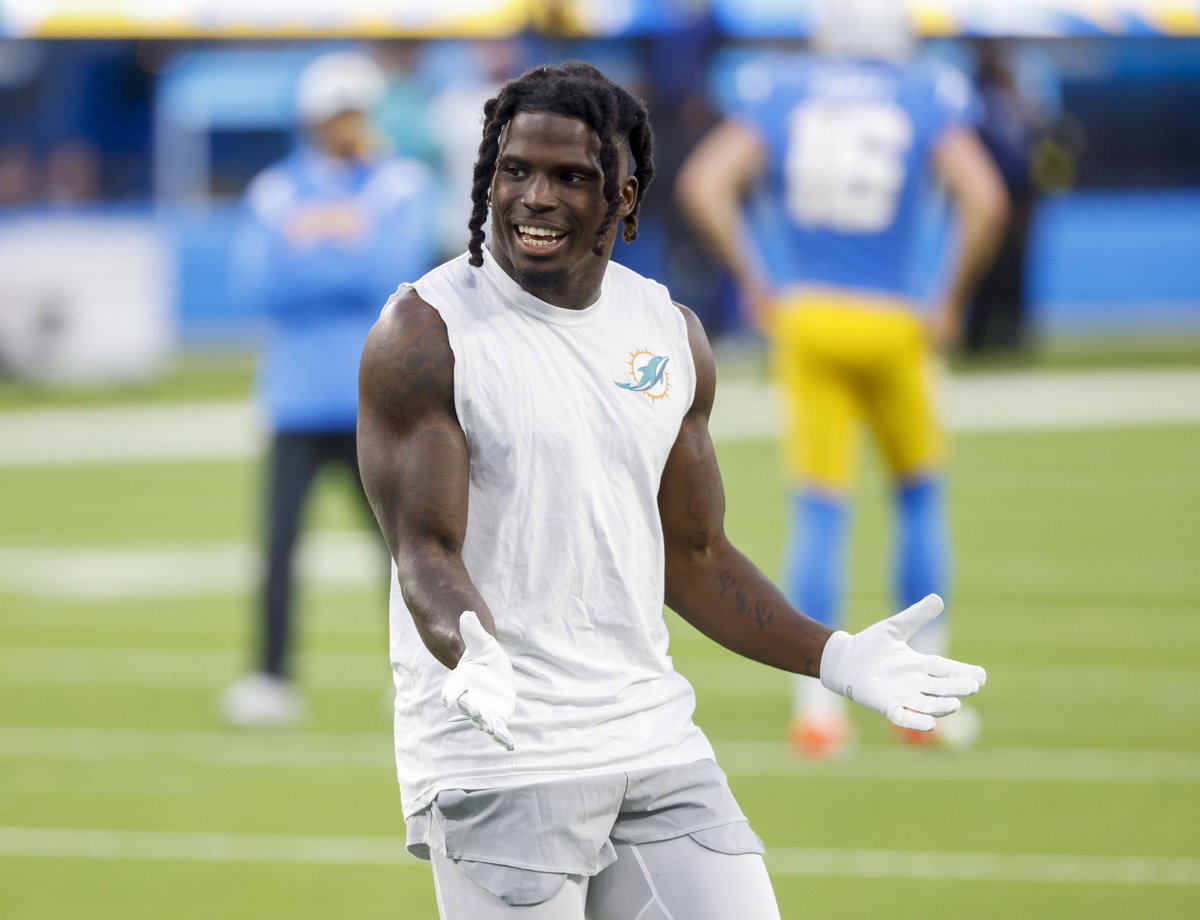 Tyreek Hill Takes Shot at NFL Franchise With “Field Is Horrible, Fans ...
