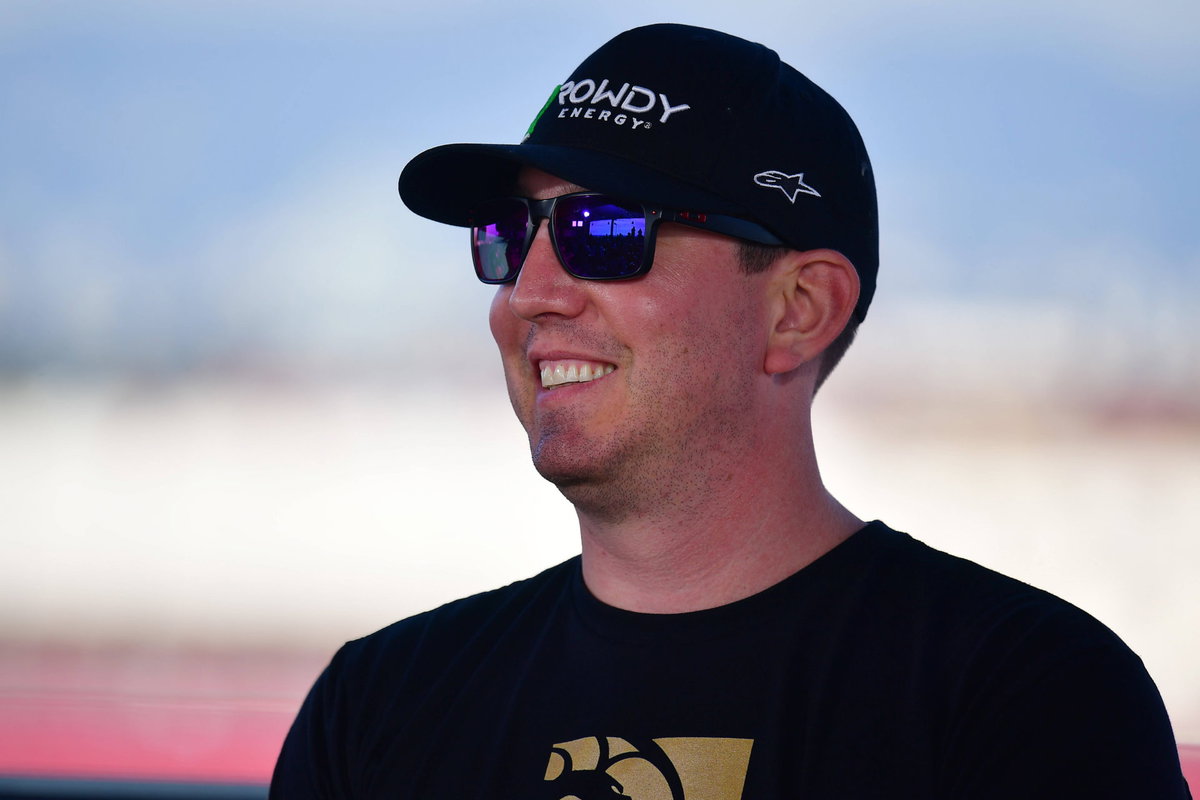 Kyle Busch Delays Victory Lane Celebration as He Hops Onto Twitter to ...