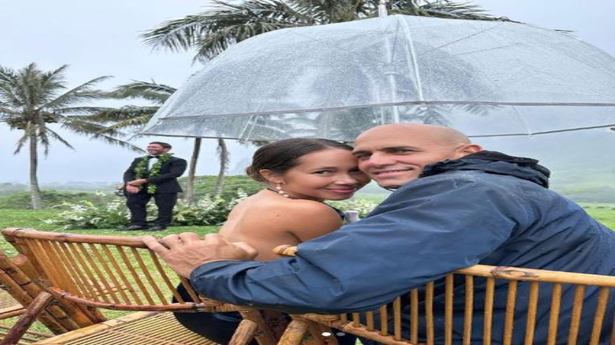 Kelly Slater Girlfriend Pregnant