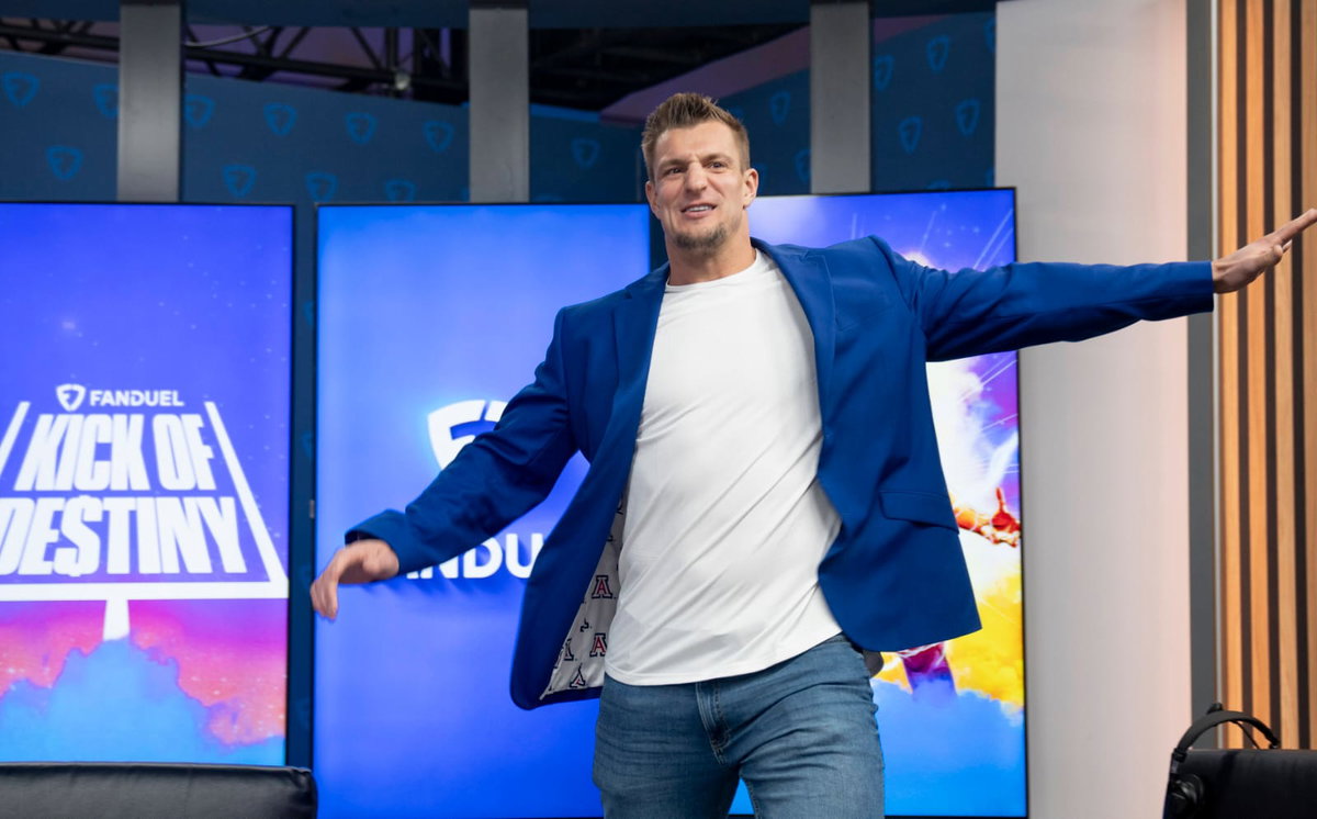 4x Sb ‘Champion’ Rob Gronkowski Roasts Jalen Milroe in T-Mobile’s ...