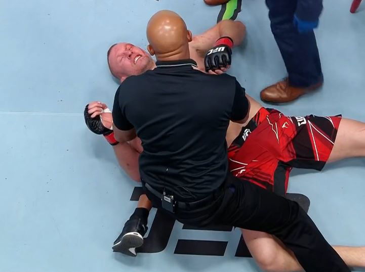 “Ultra Scary KO” – UFC World Shook as ‘Bad Dude’ Menifield Sends ...